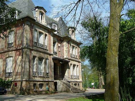 A la découverte des documents du CDI | Genially