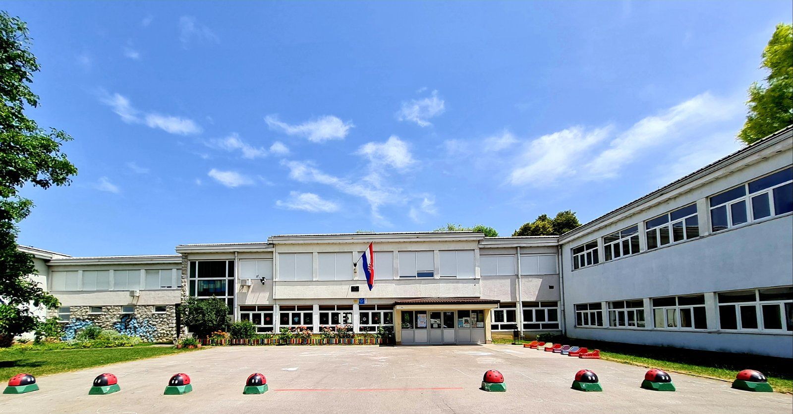 OŠ BANIJA KROZ GODINE